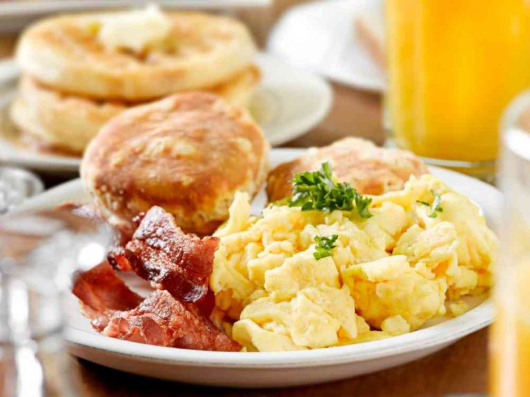 Popcorn Peanut Brittle - Its Yummi